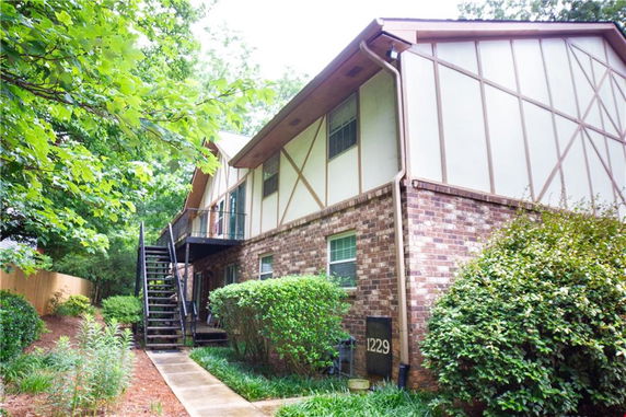 1229 Church St in - Condos for Sale | HelloCondo